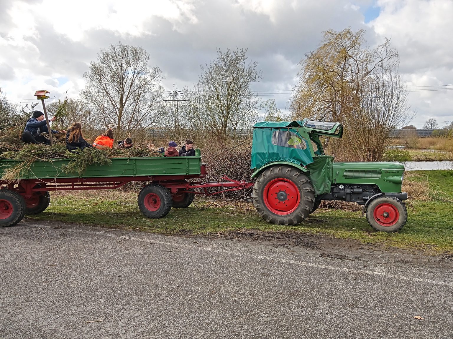 Holz sammeln für Osterfeuer – Freiwillige Feuerwehr – Rothemühle/Walle